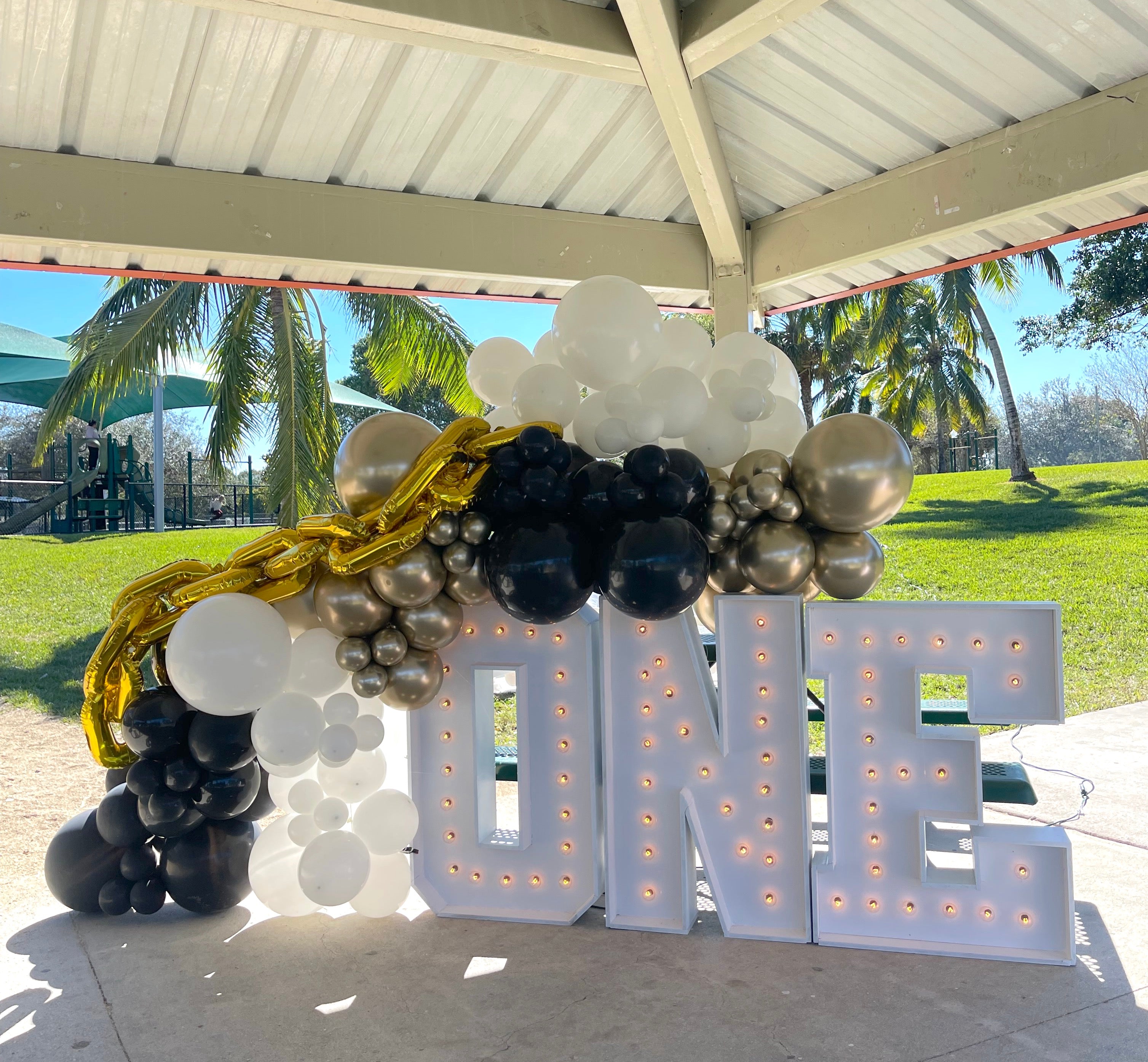 Three Marquee Letters or Numbers Rental with Balloons – Deluxe Bounce House