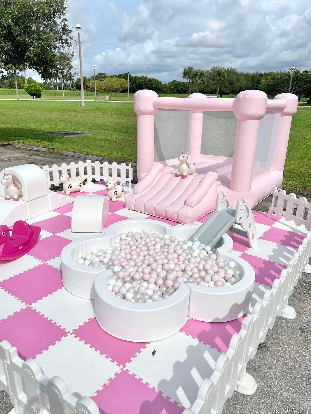 Soft Play Packages – Deluxe Bounce House