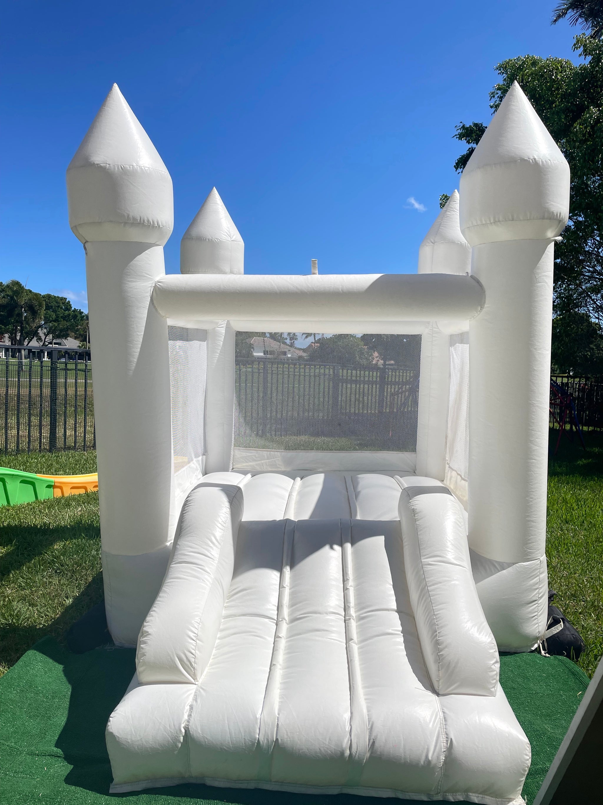 Toddlers White Bounce House - BOOK NOW / Toddlers & Kids Modern Bounce ...